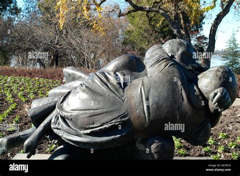 Statue Of Man Kissing Woman At Henry Holland Blog