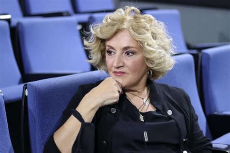 Γαλανομάτα καλλονή και χορεύτρια Η κόρη της Υρώς Μανέ θεωρείται μία