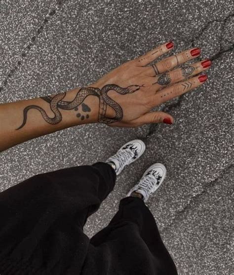 тату татуировка татуировка на руке змея эстетика Tattoo Arm