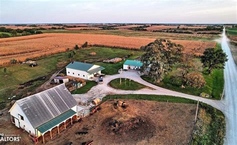 Inside An Amish Home With One Eyebrow Raising Detail 17 Photos