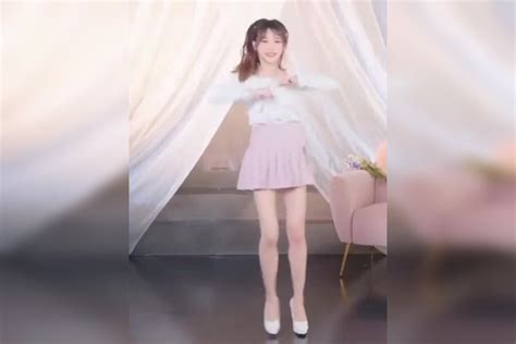 超级无敌噼里啪啦可爱的小仙女姐姐来了哦哦哦仙女姐姐无敌