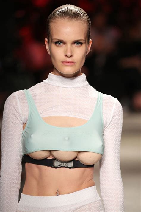 【画像あり】美人モデルのファッションショーに「とんでもないおっぱい」の女が登場 ポッカキット
