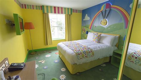Review Cbeebies Land Hotel Bugbies Room Kip Hakes