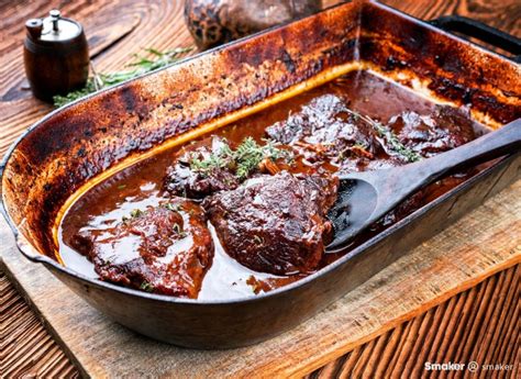 Karkówka pieczona w ciemnym piwie i cebuli