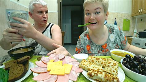 Мукбанг Вован ЖАЛЕЕТ мне еду Наготовила всего аж стол ЛОМИТСЯ Семейный обед в России Youtube