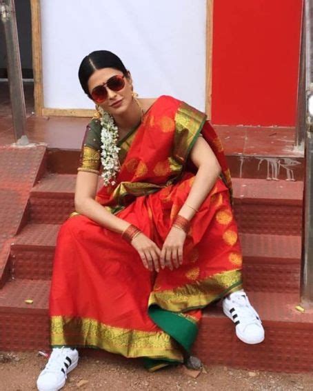 18 Most Beautiful Pics Of Shruti Hassan In Saree 18 Most Beautiful Pics Of Shruti Hassan In Saree