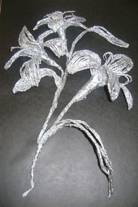 Поделки из фольги 115 фото идей пошаговый мастер класс для начинающих урок плетения из фольги