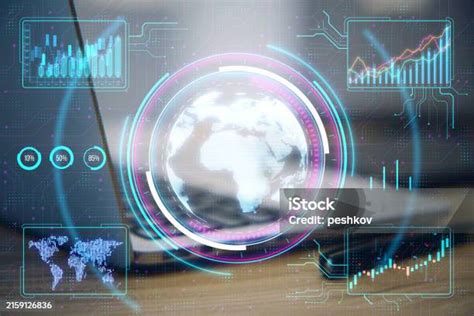 홀로그램 지구본과 기술에서 영감을 받은 배경에 대한 재무 그래프가 있는 디지털 인터페이스로 글로벌 비즈니스 개념을 보여줍니다 0명에 대한 스톡 사진 및 기타 이미지 Istock