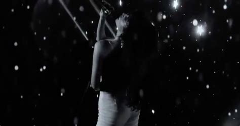 Christian Serratos Completely Embodies Selena Quintanilla On Netflixs