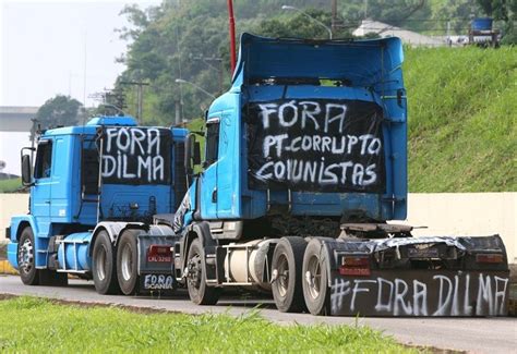 Caminhoneiros Bloqueiam Rodovias Em Pelo Menos Oito Estados Do País