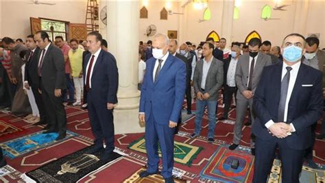 بالصور محافظ المنوفية يؤدي صلاة عيد الفطر وسط جموع المصلين بمسجد الري