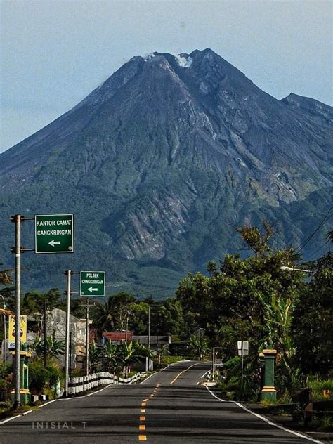 Penampakan Gunung Merapi Dari Bronggang Argomulyo Cangkringan Sleman