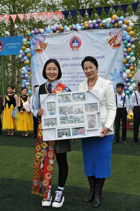 Спорты Спортын төрөлжсөн сургалттай Эрдэнэмандал сургууль