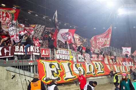 DFB Pokal FC Kaiserslautern FC Köln Der Betze brennt