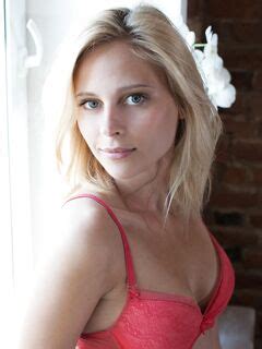 Hot Blonde Skarlett Goes Softcore To Strip Naked And Show Her Dreamy Body Made In Heaven