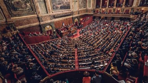 Francia Es El Primer País Del Mundo En Incluir El Derecho Al Aborto En