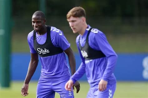 Four Things Spotted In Everton Training As Abdoulaye Doucoure Returns