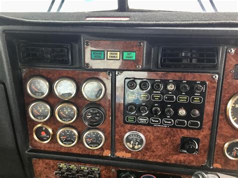 2004 Kenworth T950 Tradition 2X Cummins Detroitt 145000 GST T950