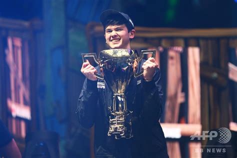 フォートナイト世界大会、16歳がソロ部門優勝 賞金33億円獲得 写真10枚 国際ニュース：afpbb News