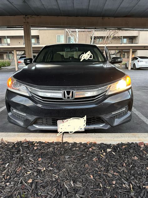 One headlight not working even after replacing bulb, help. : r/MechanicAdvice