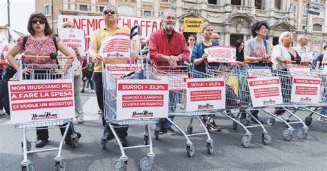 Reddito di cittadinanza e guerra ai poveri la platea del sussidio è