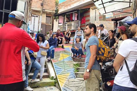 Tour Del Grafiti Por La Comuna 13 Metrocable De Medellín Civitatis