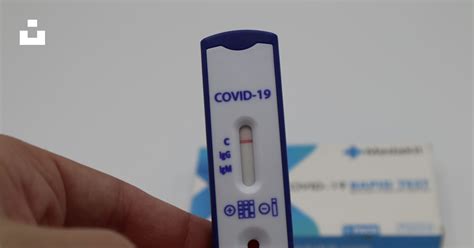 흰색과 파란색 임신 테스트 키트 사진 Unsplash의 무료 회색 이미지