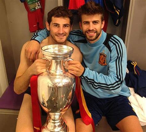 Iker Casillas bán nude mừng cúp cùng đồng đội Giáo dục Việt Nam