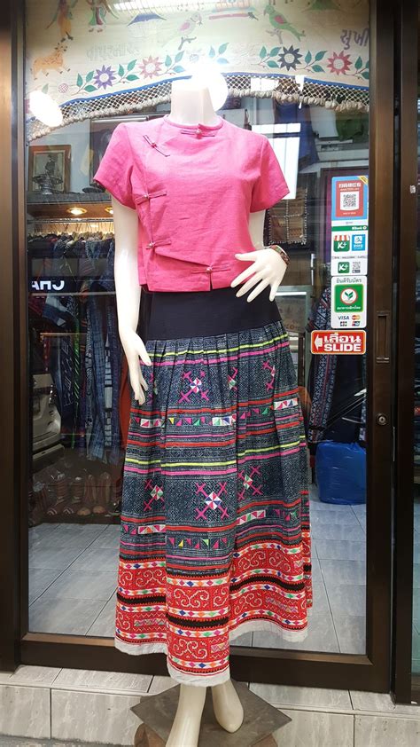 กระโปรงยาว ผ้าชนเผ่าม้งไทย เนื้อ ผ้าฝ้ายเขียนเทียนลายโบราณ งานปักมือ จิกมือ สี สวยๆค่ะ ทรงต่อ