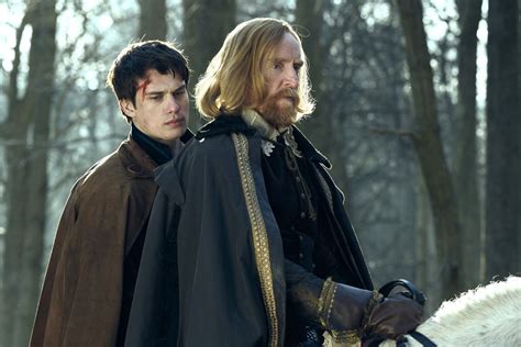 ドラマ『メアリー＆ジョージ 王の暗殺者』──見どころはニコラス・ガリツィンとジュリアン・ムーアが仕掛けるエロティックな権力争い Gq Japan