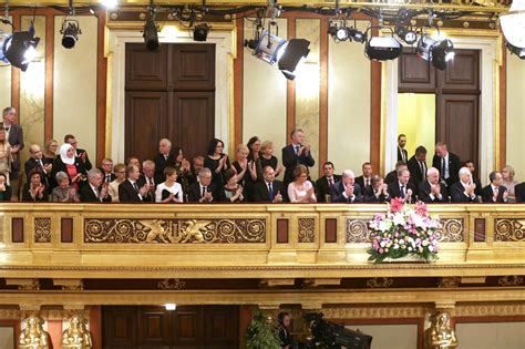 Румен Радев и съпругата му на официално посещение във Виена ВИДЕО