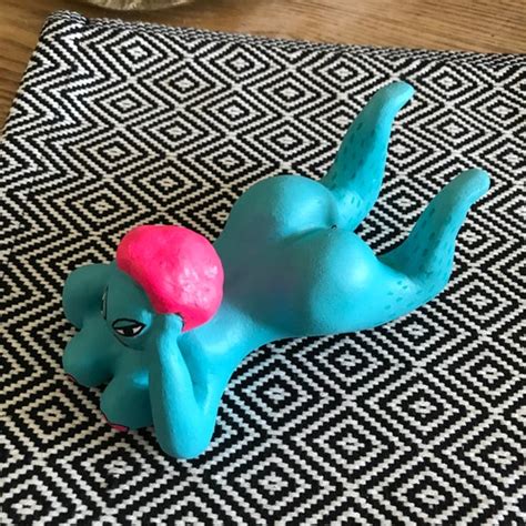 Poupée Statuette Sculpture femme nue BOMBASH argile clay naked curvy woman agrohort ipb ac id