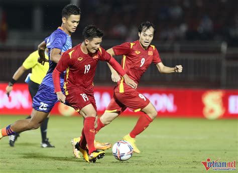 Tuyển Việt Nam dự AFF Cup Thầy Park mong Quang Hải Bóng Đá