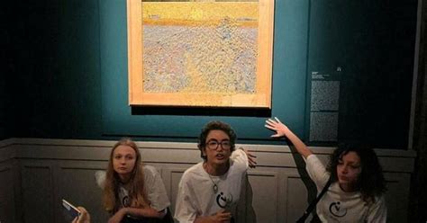 Cuatro Activistas Arrojan Sopa A Un Cuadro De Van Gogh En Protesta Por