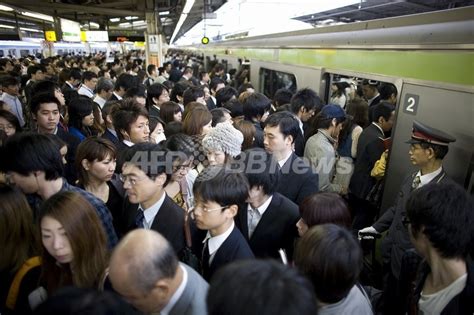 7 9月期gdp、年率18％減に下方修正 写真1枚 国際ニュース：afpbb News