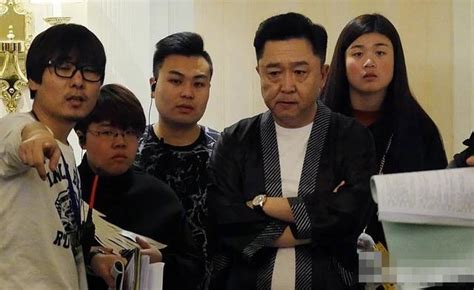 著名的相聲演員于謙全家近照，兒子半歲就拜郭德綱為師 每日頭條