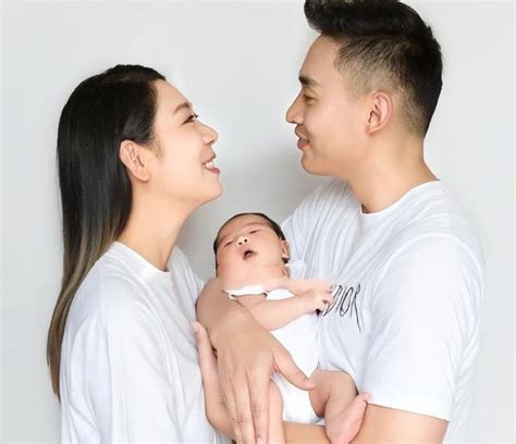 中国女排冠军官宣当妈！爱女抱排球拍照，球迷：世界级副攻的苗子杨珺菁中国女排副攻新浪新闻