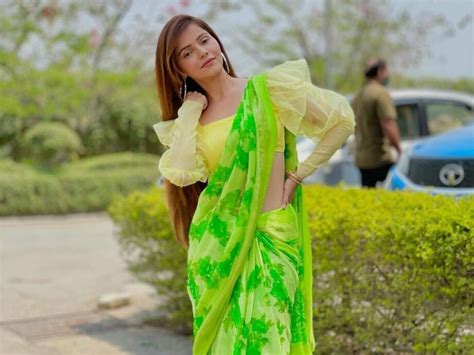 Trendy Blouse Designs Of Rubina Dilaik Is Best For A Festive Season