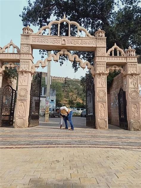 Pink Antique Sandstone Entry Gate For Home At Rs 15000 Square Feet In
