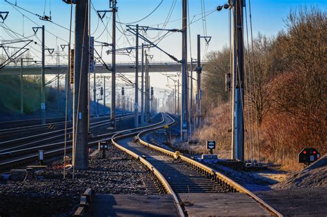 Nieuprawnione nadanie sygnału radio stop na kolei stanęły pociągi