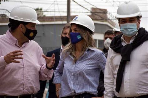 Malena Galmarini recorrió una importante obra cloacal en el barrio Ejército de los Andes en