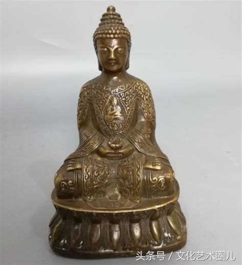 清中晚青瓷印花九件碟宣德釋迦摩尼佛像戶部造大清銅幣賞析 每日頭條