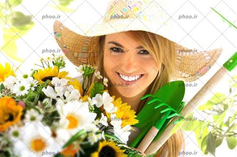 عکس باغبان زن جوان با ابزار باغبانی و گل های زیبای بهاری در دست عکس