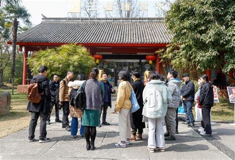 走进三星堆遗迹探寻古蜀国艺术漆美天府西部陶胎镶嵌漆艺术青年创新创作人才培养前往三星堆采风考察 四川旅游学院艺术学院休闲农业与