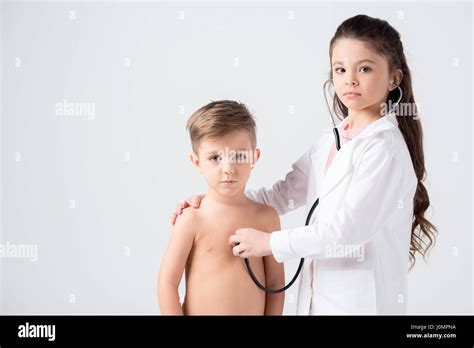 Niedliche Mädchen In Medizinischen Uniform Etwas Nackter Oberkörper
