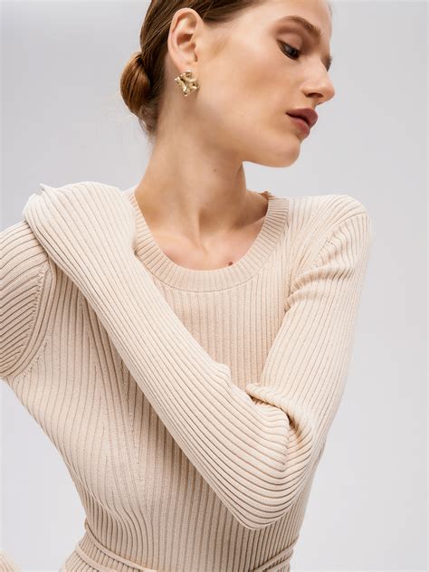 Трикотажное платье с завязкой