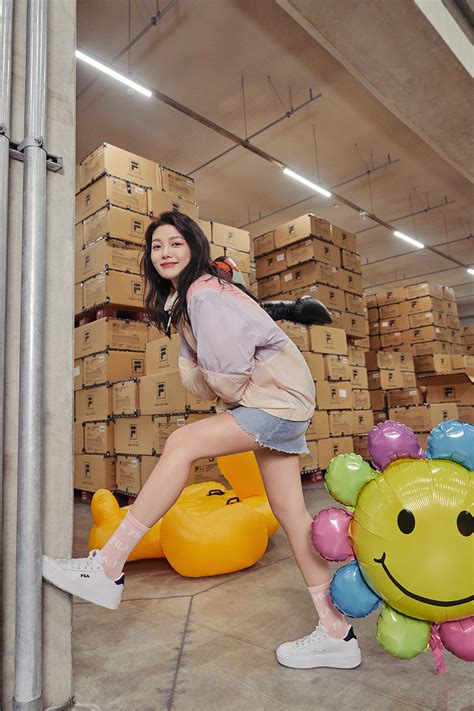 휠라 X 김유정 2021 Ss 화보 연예이슈 수다방 네모판