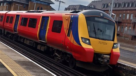 Swr Class 707 Departing Sunbury 5124 Youtube