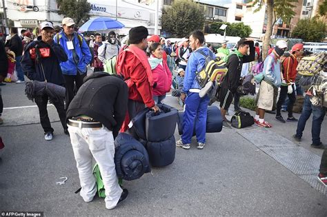 Thousands Of Caravan Migrants Decide To Leave Mexico City En Route To U