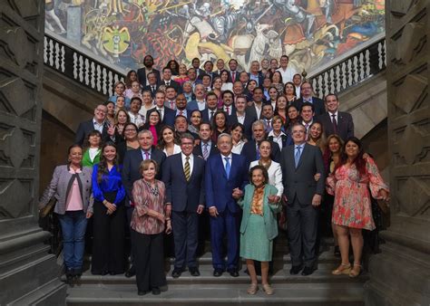 Senadoras y senadores de Morena PT PVEM y PES se reúnen con el presidente Andrés Manuel López